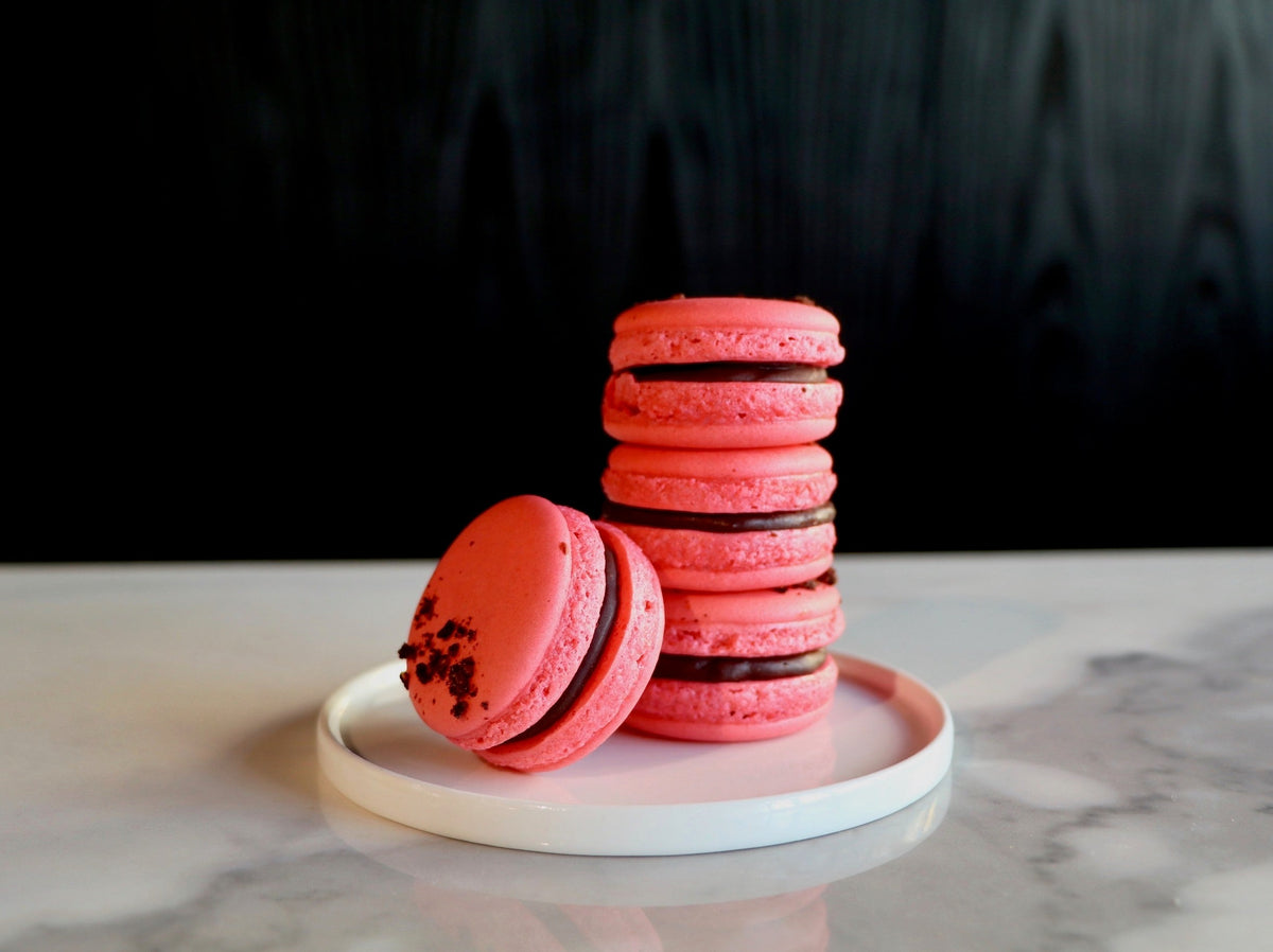 Raspberry Macarons – Baking Maniac